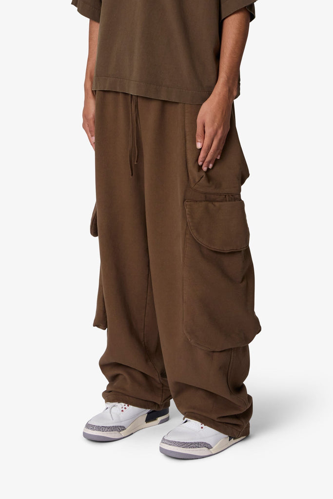 Side Cargo Pocket Sweatpants - Olive | mnml | shop now Side Cargo Pocket Sweatpants - Olive | mnml | shop now